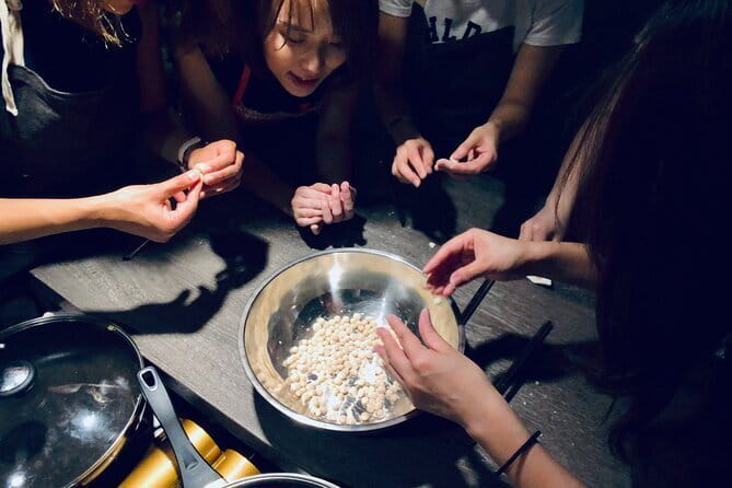 Taipei Fresh Market Tour and Colorful Bubble Tea Making - Key Points