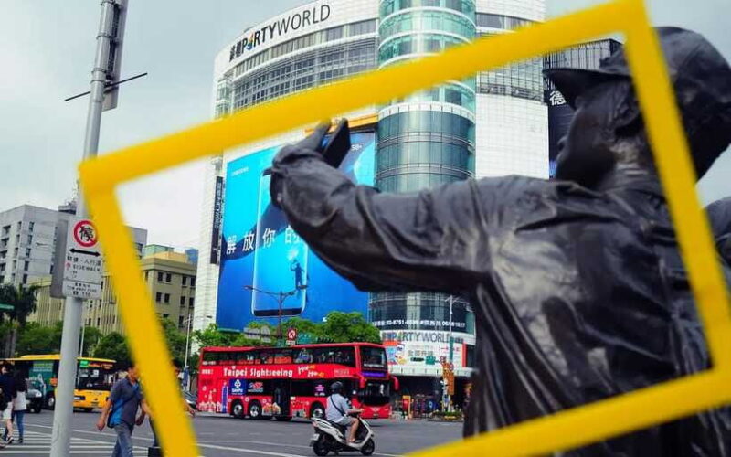 Taipei: Hop-On Hop-Off Sightseeing Bus with Audio Guide - Who Will Love This Tour?