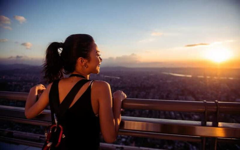 Taipei: Taipei 101 Skyline 460 Cloud Walk - The Guides and Group Size