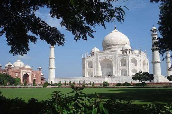 Taj Mahal Agra Fort and Baby Taj One Day Guided Tour From Delhi - The Taj Mahal: Iconic Beauty in the Morning Light