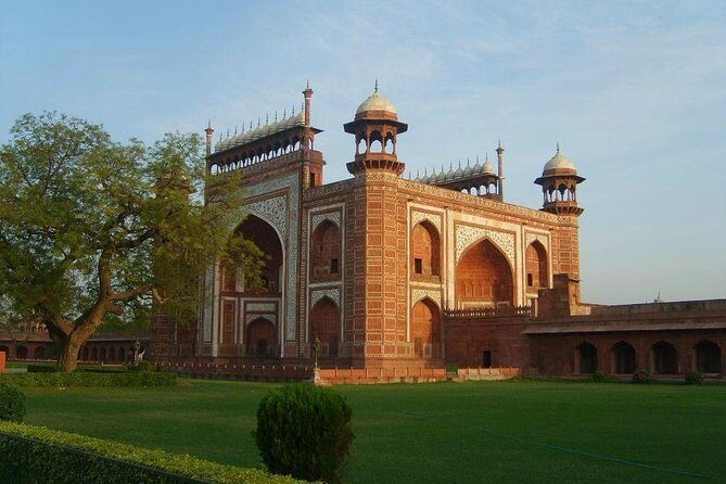 Taj Mahal and Agra Tour By India's Fastest Train - Detailed Breakdown of the Itinerary