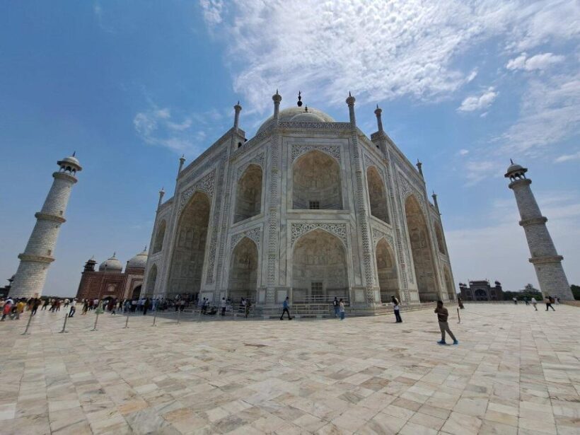 Taj Mahal Day Tour from Delhi by Superfast Train with Entry - Exploring Agra Fort: Mughal Grandeur