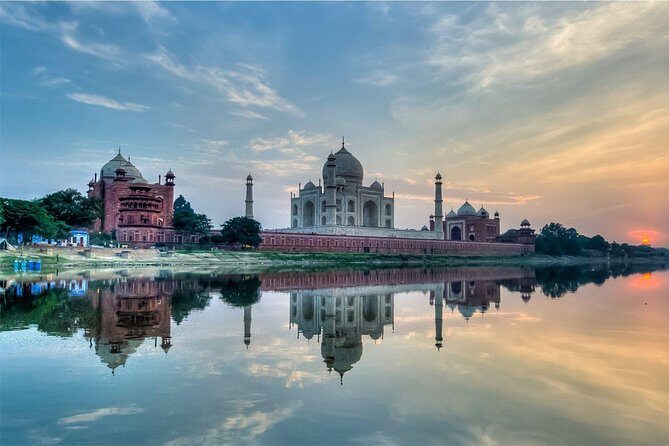 Taj Mahal Day Trip from Delhi by Private Car - All Inclusive - A Detailed Look at the Taj Mahal Day Trip
