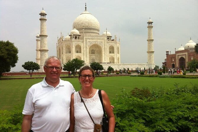 Taj Mahal Day Trip Including Same Day Flights from Mumbai - FAQs