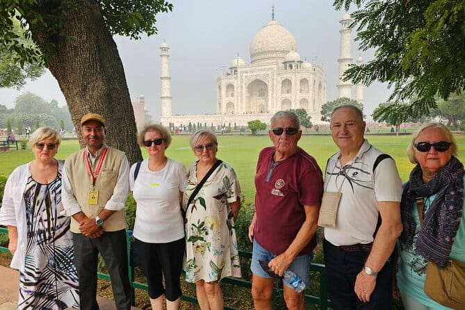 Taj Mahal same day luxurious Tour by Superfast Train from Delhi - Lunch at a 5-Star Hotel