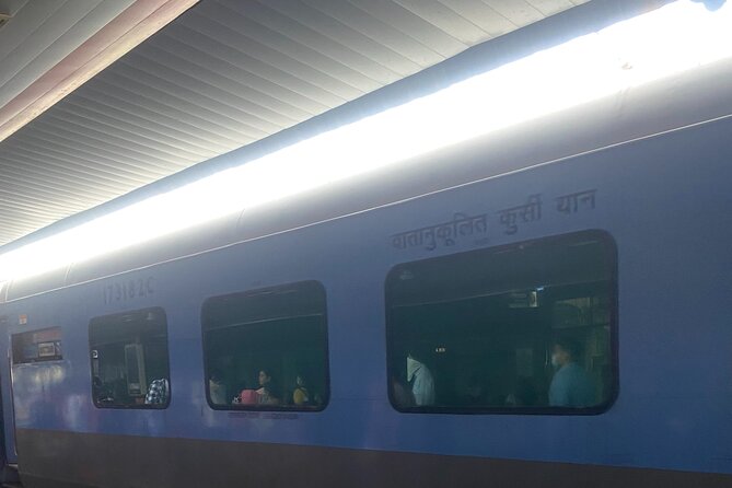 Taj Mahal Same Day Tour by India's Fastest Train - Exploring Agra Fort and Market Time