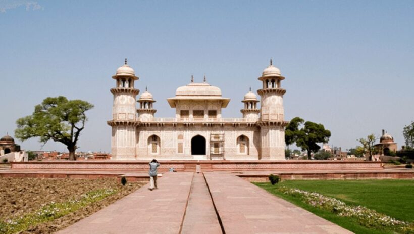 Taj Mahal Sunrise & Agra Fort Tour with Fatehpur Sikri - A Journey to Fatehpur Sikri