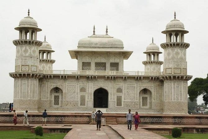 Taj Mahal Tour All Inclusive Private Tour from Delhi - Detailed Breakdown of the Itinerary