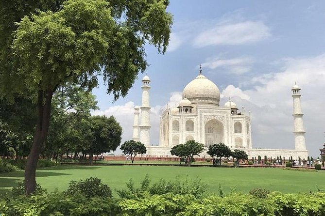 Taj Mahal Tour by Gatimaan Express Train With Lunch At 5 Star Hotel - The Value of This Tour