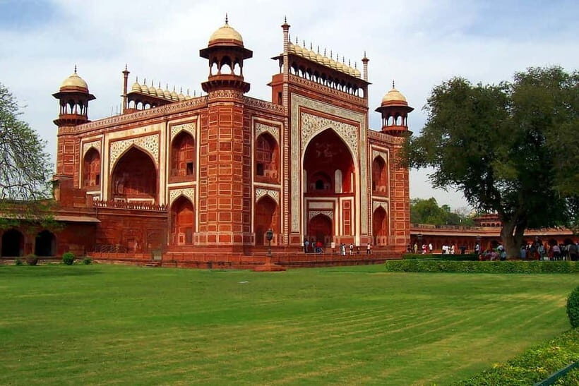 Taj Mahal Tour Fast-Track Entry with Tickets - FAQ