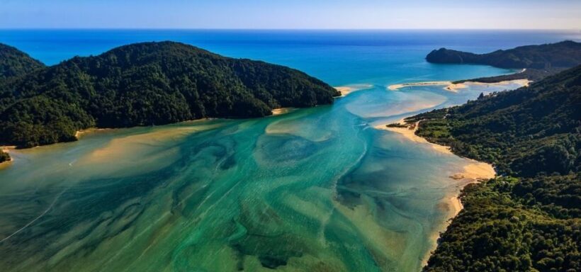 Takaka: Farewell Spit/Abel Tasman Scenic Flight - Key Points