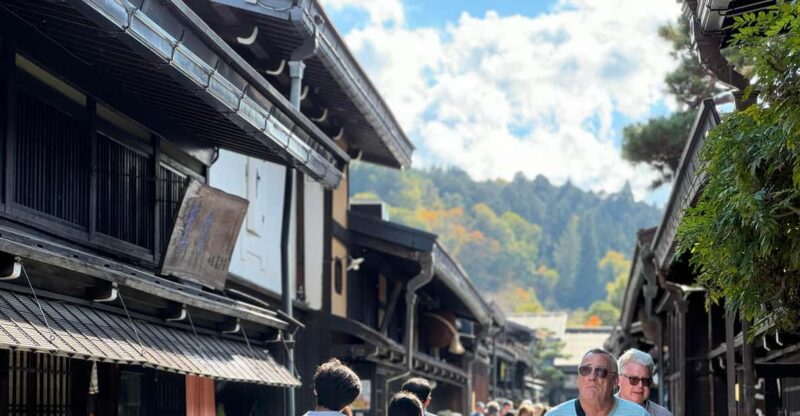 Takayama: Full-Day Private Guided Tour to 6 GYG Top Spots - Miyagawa Morning Market