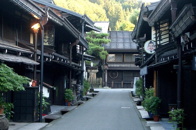 Takayama Half-Day Private Tour With Government Licensed Guide - Exploring Sanmachi Suji