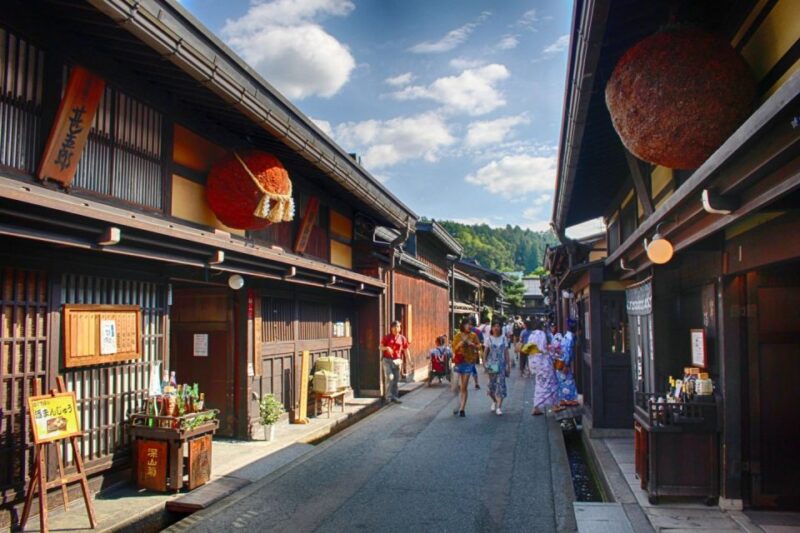 Takayama: Private Walking Tour With a Local Guide - Exceptional Guides and Personalized Experiences