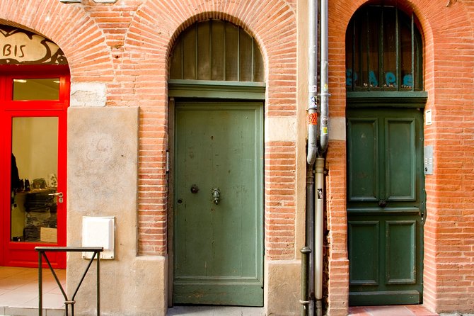 Take off Your Clothes and Let Yourself Be Drawn! - Practical Information for Your Visit