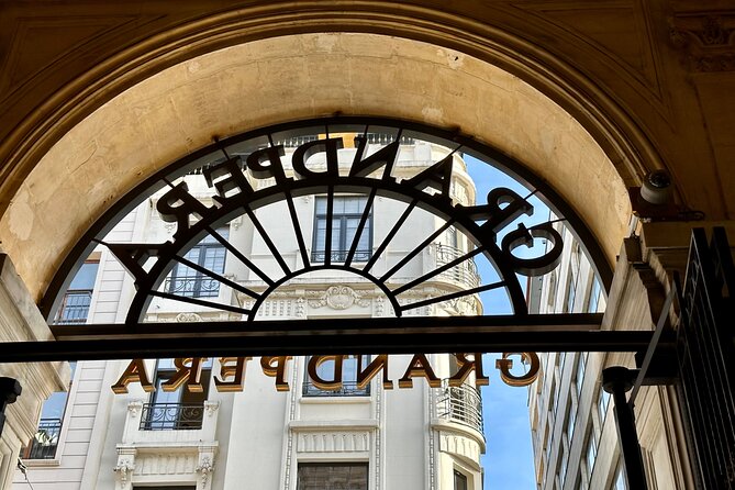 Taksim to Galata Walking Tour: Secret Passages & Local Hangouts - Connecting With the Guides Storytelling