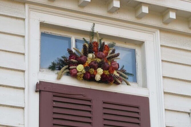 Tales of Christmas Past and Present in Williamsburg - Discovering the Christmas Spirit in Colonial Williamsburg: Tales of Christmas Past and Present