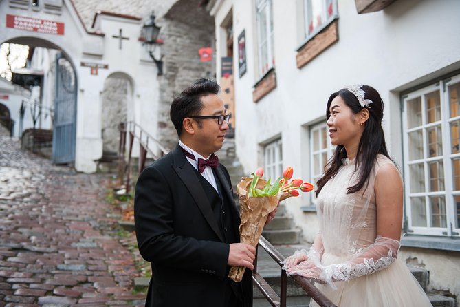 Tallinn 1 Hour Romantic Photo Tour - Inclusions and Accessibility