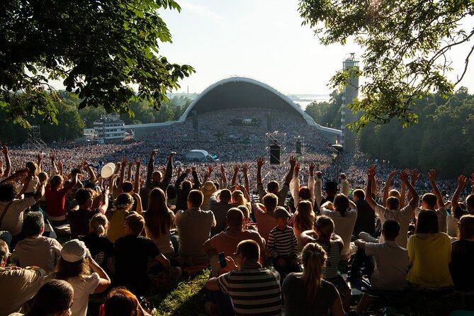 Tallinn Shore Excursion: Tallinn Sightseeing Tour by Coach and Foot - Weather and Dress Code Considerations