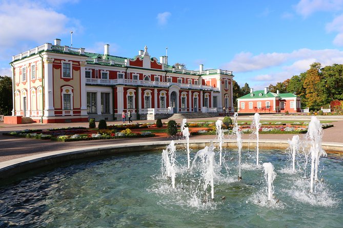 Tallinn Top Attractions and Viimsi Open Air Museum - Tsar Peter the Greats Palace in Kadriorg Park