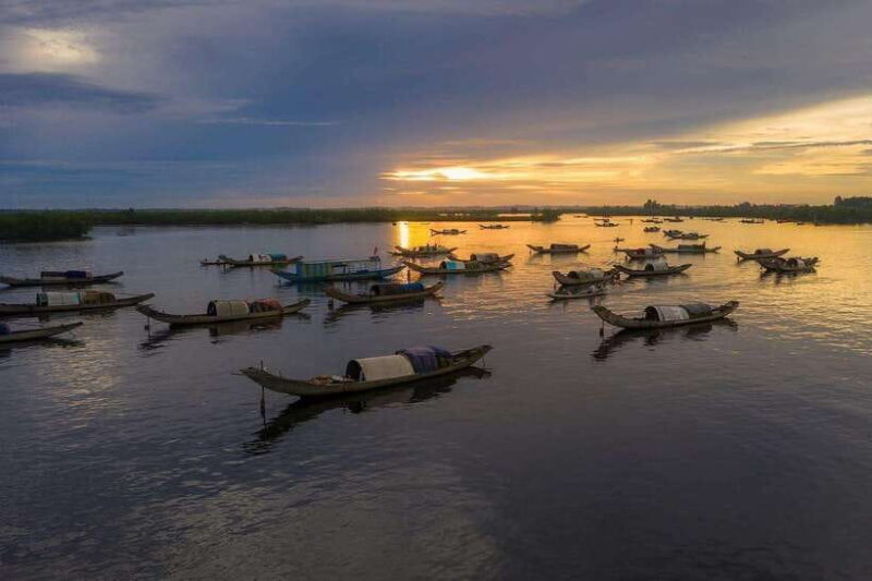 Tam Giang Lagoon Sunset Cruise Group Tour From Hue City - Joining a Local Fisherman for a Traditional Catch
