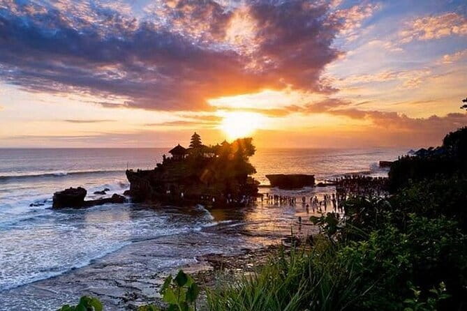 Taman Ayun And Tanah Lot Temple Sunset Tour - Discovering Bali’s Sacred Sites: The Experience in Detail