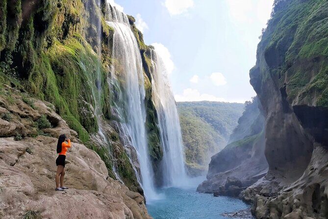 Tamul waterfall and water cave on a wooden canoe - FAQ