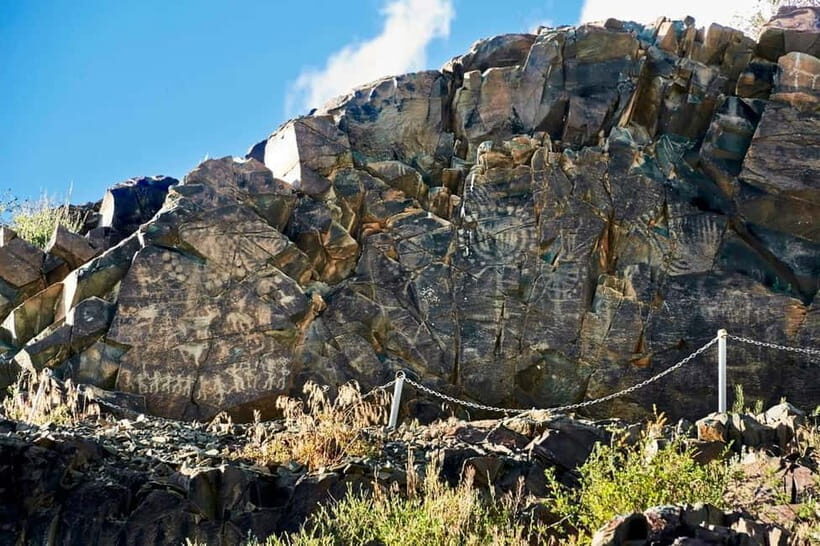 Tanbaly Gorge: Ancient Petroglyphs UNESCO Site Day Tour - The Scenic and Cultural Context