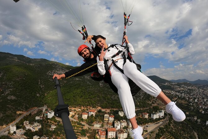 Tandem Paragliding in Alanya With Professional Licensed Pilots - Safety and Health Considerations