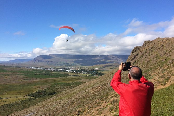 Tandem Paragliding Over the Rugged Lava Fields at Blue Mountains - Navigating Weather Conditions