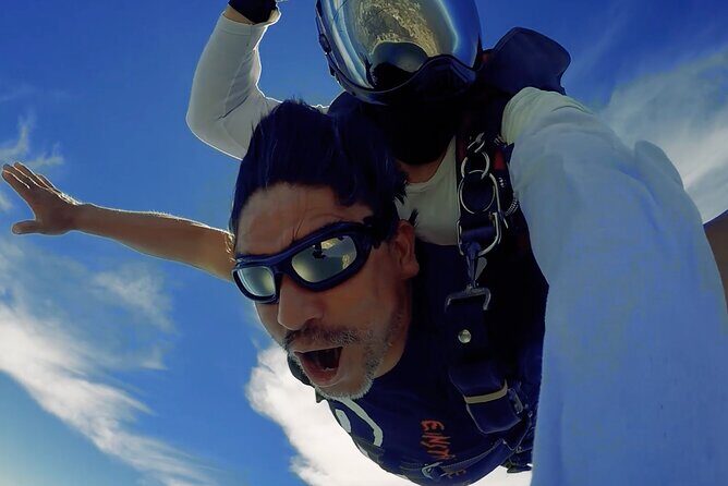 Tandem Skydive in Puerto Vallarta With Beach Landing - Who Should Consider This Skydiving Adventure?