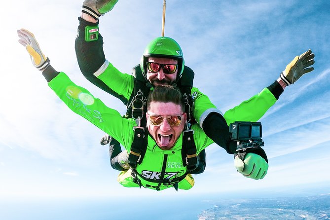 Tandem Skydiving — 30 Min From Albufeira - Skydiving Experience and Equipment