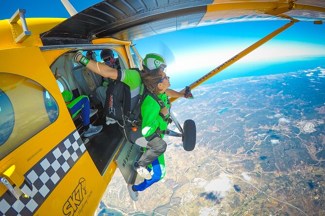 Tandem Skydiving Algarve 10.000ft — 3500m - Ideal for First-Time Skydivers