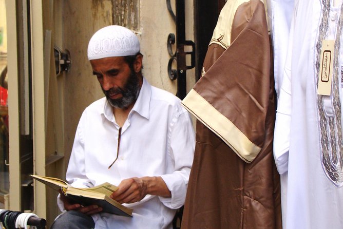 Tangier Day Trip From Seville With Lunch Included & Local Guide - Dining Experience in Tangier