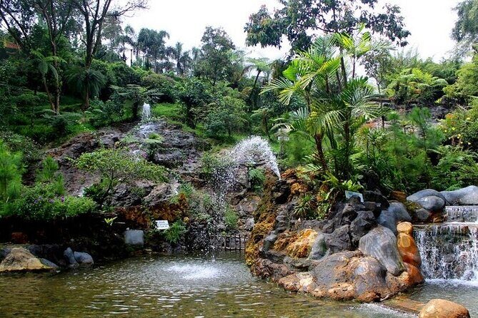 Tangkupan Parahu Volcano Bandung Private Tour - Key Points