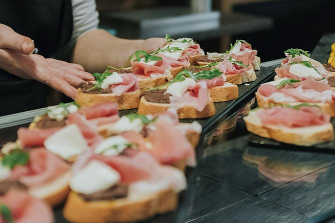 Tapas & Wines Through Secret Venice - Wine Tasting Experience