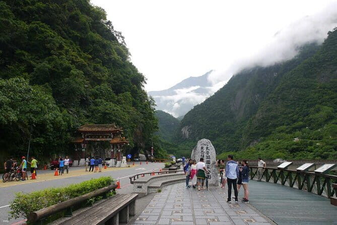 Taroko, Qingshui Cliff, Xincheng Old Street & Qixingtan Day Tour - Introduction