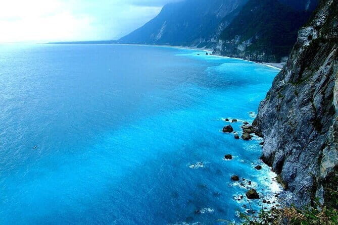 Taroko, Qingshui Cliff, Xincheng Old Street & Qixingtan Day Tour - Key Points