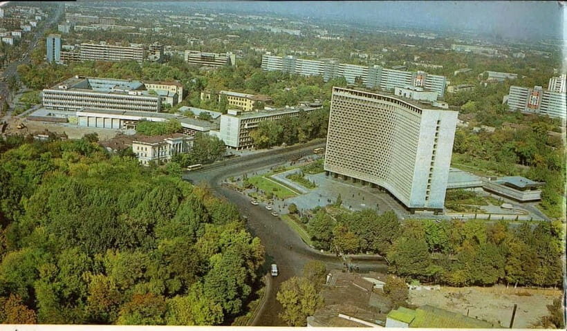 Tashkent: Soviet Charm Retro Tour on a Historic VAZ-2101 Car - An In-Depth Look at the Soviet Charm Retro Tour