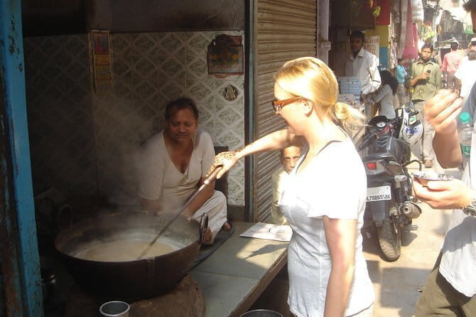 Taste Famous & Best Street Food of Old Delhi (Jama Masjid) - Transportation: Practical and Convenient