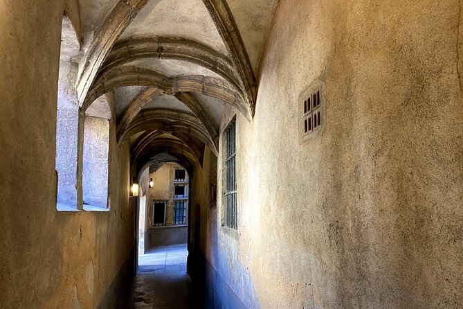 Taste Lyons Local Wines & Explore Hidden Traboules - Why This Tour Excels