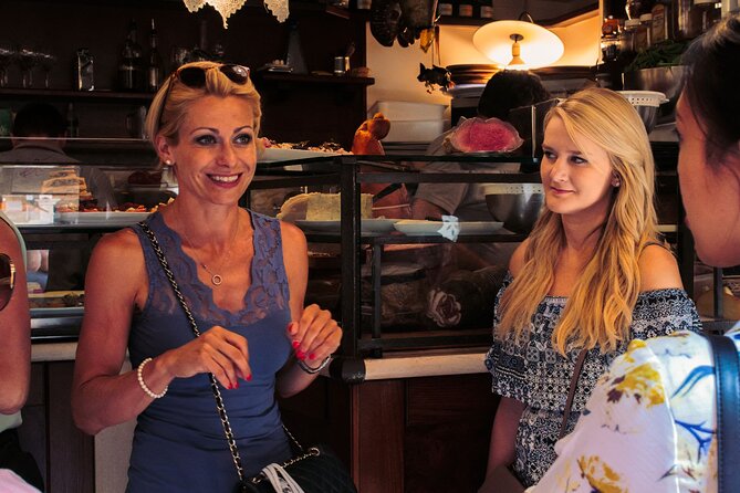 Tastes & Traditions of Venice: Food Tour With Rialto Market Visit - Embracing the Gondola Ride Experience