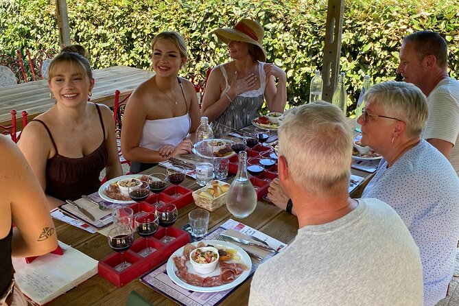 Tasting in a Tuscan Vineyard: Review - Guide and Vineyard Insights