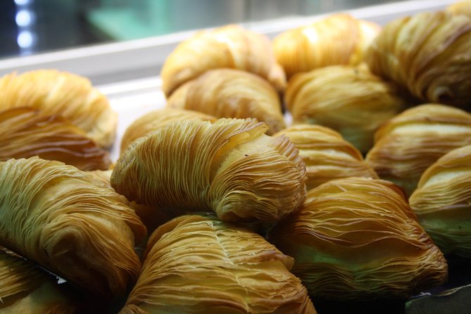 Tasty Naples Street Food Tour of MustEat Gourmet Specialties and MustSee Sites - Indulge in the Mouth-Watering Deep-Fried Pizza