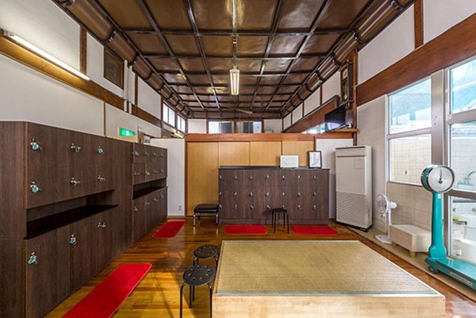 Tattoo-Friendly Open-Air Onsen & Drink - Unique Features of the Onsen