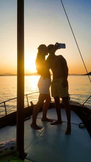 Tavolara: Sunset Aperitif Tour with Drinks and local snacks - What We Love About This Tour