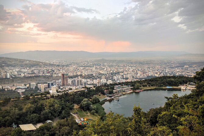 Tbilisi Lakes and Sightseeing tour - Key Points