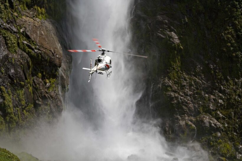 Te Anau: Milford Sound Scenic Flight with Lakeside Landing - The Pilot and Safety