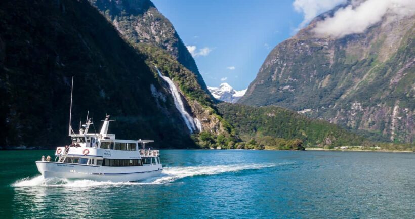 Te Anau to Queenstown inc Milford Sound Tour, Cruise & Lunch - Milford Sound: The Crown Jewel