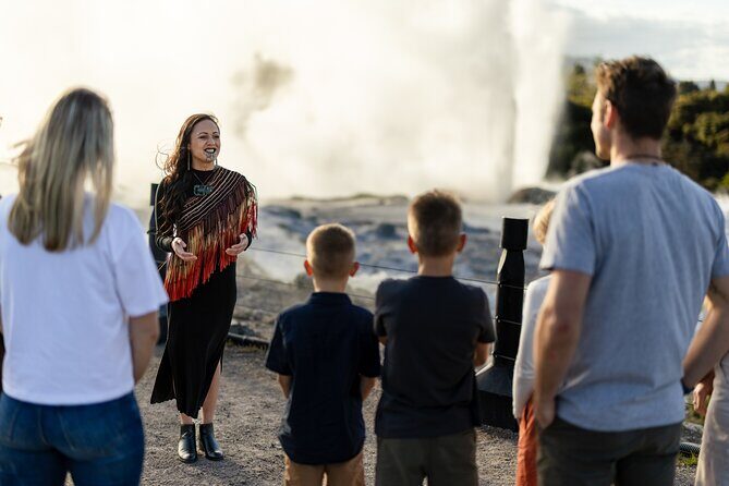 Te Puia and Polynesian Spa Day Tour from Auckland - Discover Rotorua’s Natural and Cultural Wonders with the Te Puia and Polynesian Spa Day Tour